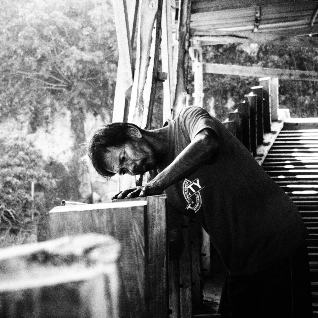 Phinisi traditional boat building - Luxury Cruises Indonesia - Yachts