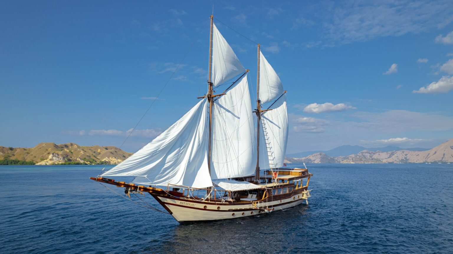 Phinisi traditional boat building - Luxury Cruises Indonesia - Yachts